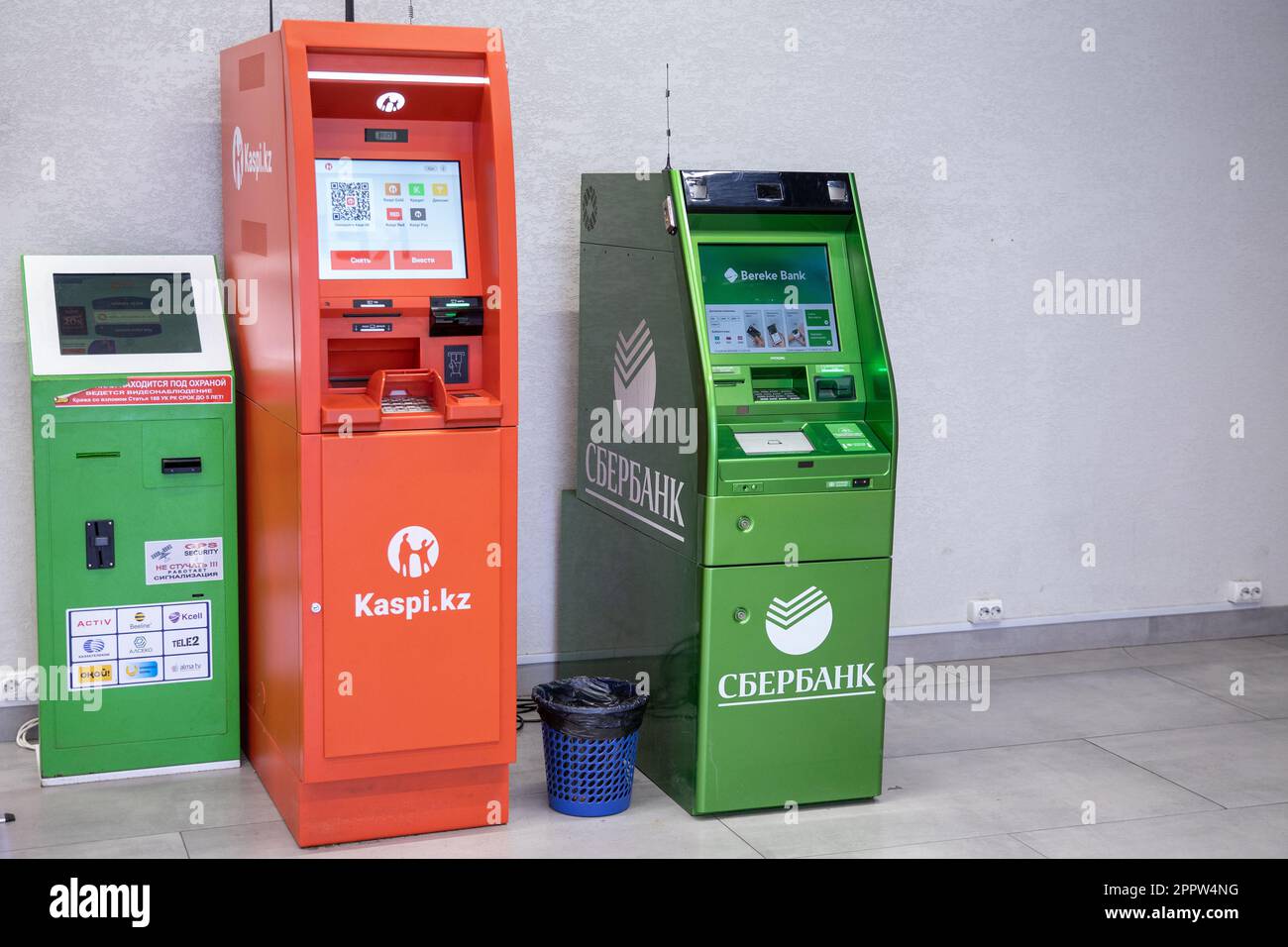 Payments atm hi-res stock photography and images - Alamy