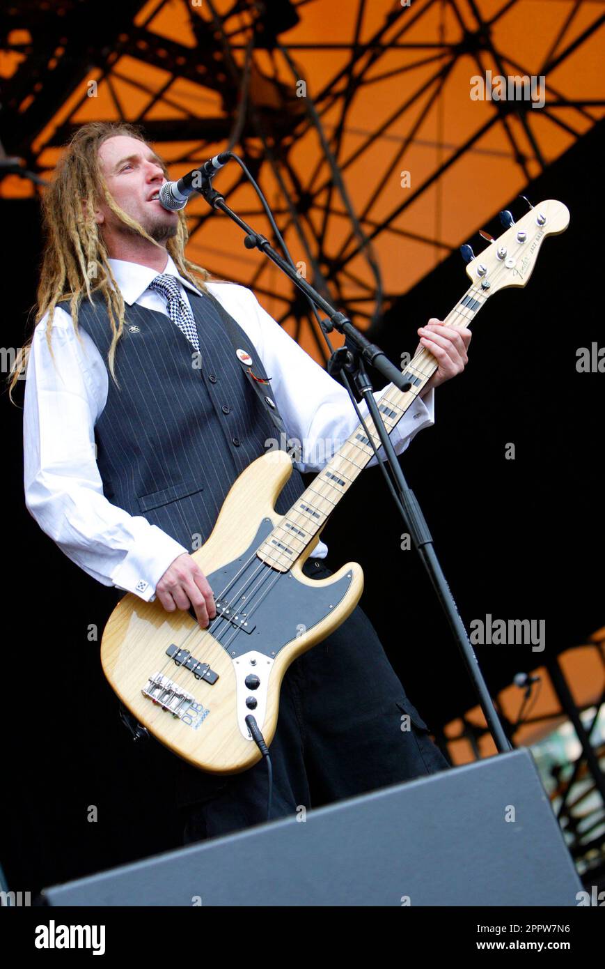The Beautiful Girls performing at Homebake 2007, Australia’s annual ...