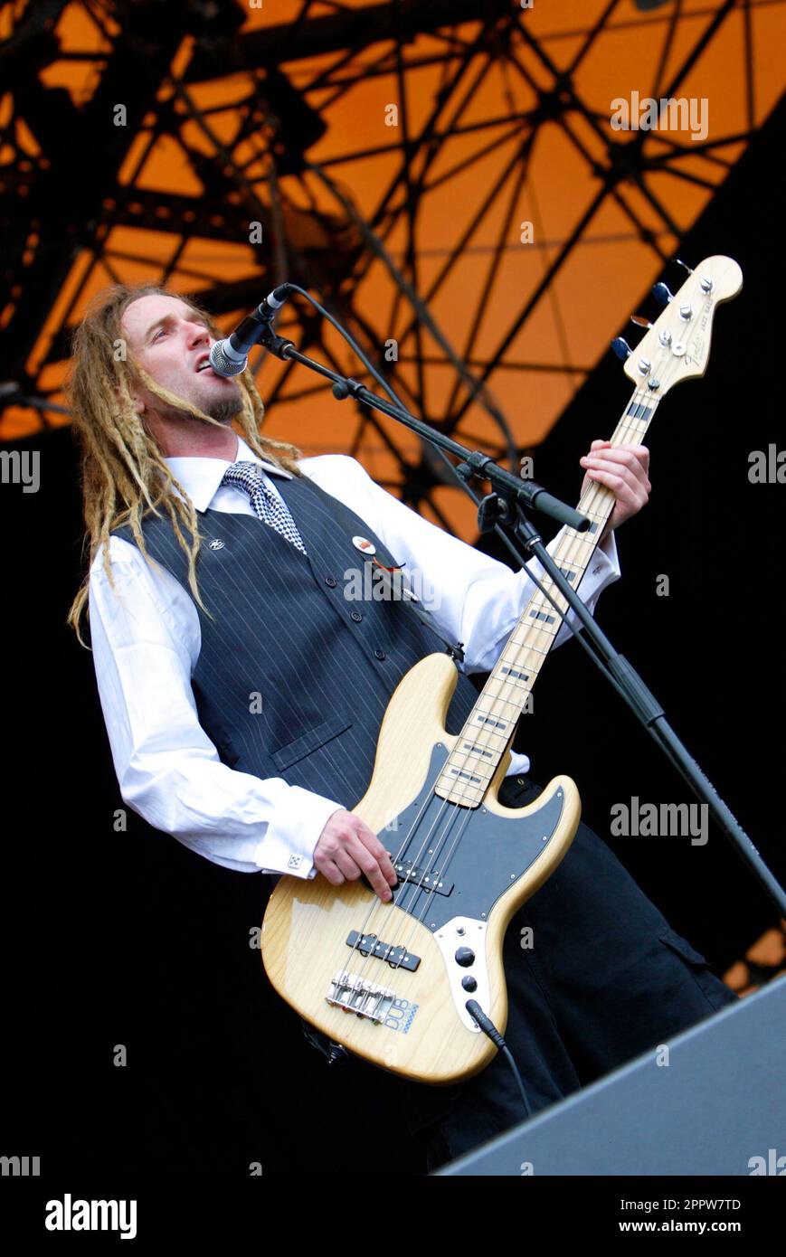 The Beautiful Girls performing at Homebake 2007, Australia’s annual ...