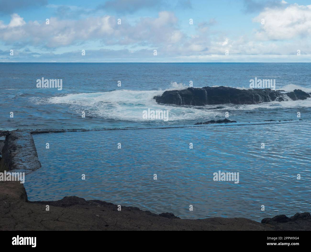 View of empty infinity natural sea pool at Pescante de Hermigua ...
