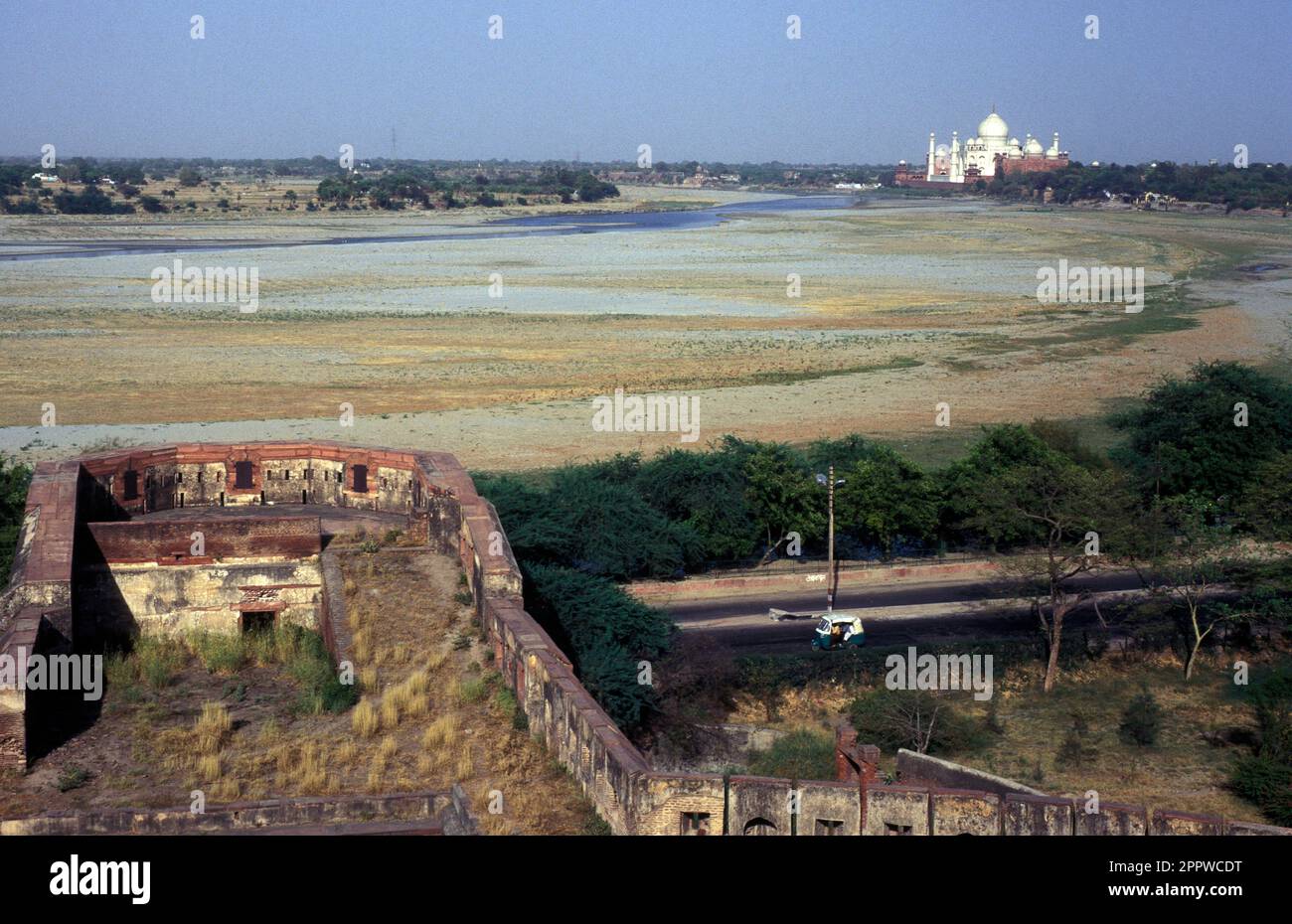 the view from the Agra Fort to the Taj Mahal at the Yamuna River in the ...