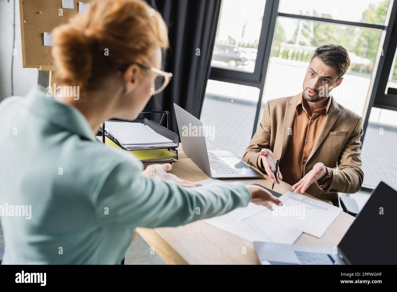 Business misunderstanding hi-res stock photography and images - Alamy