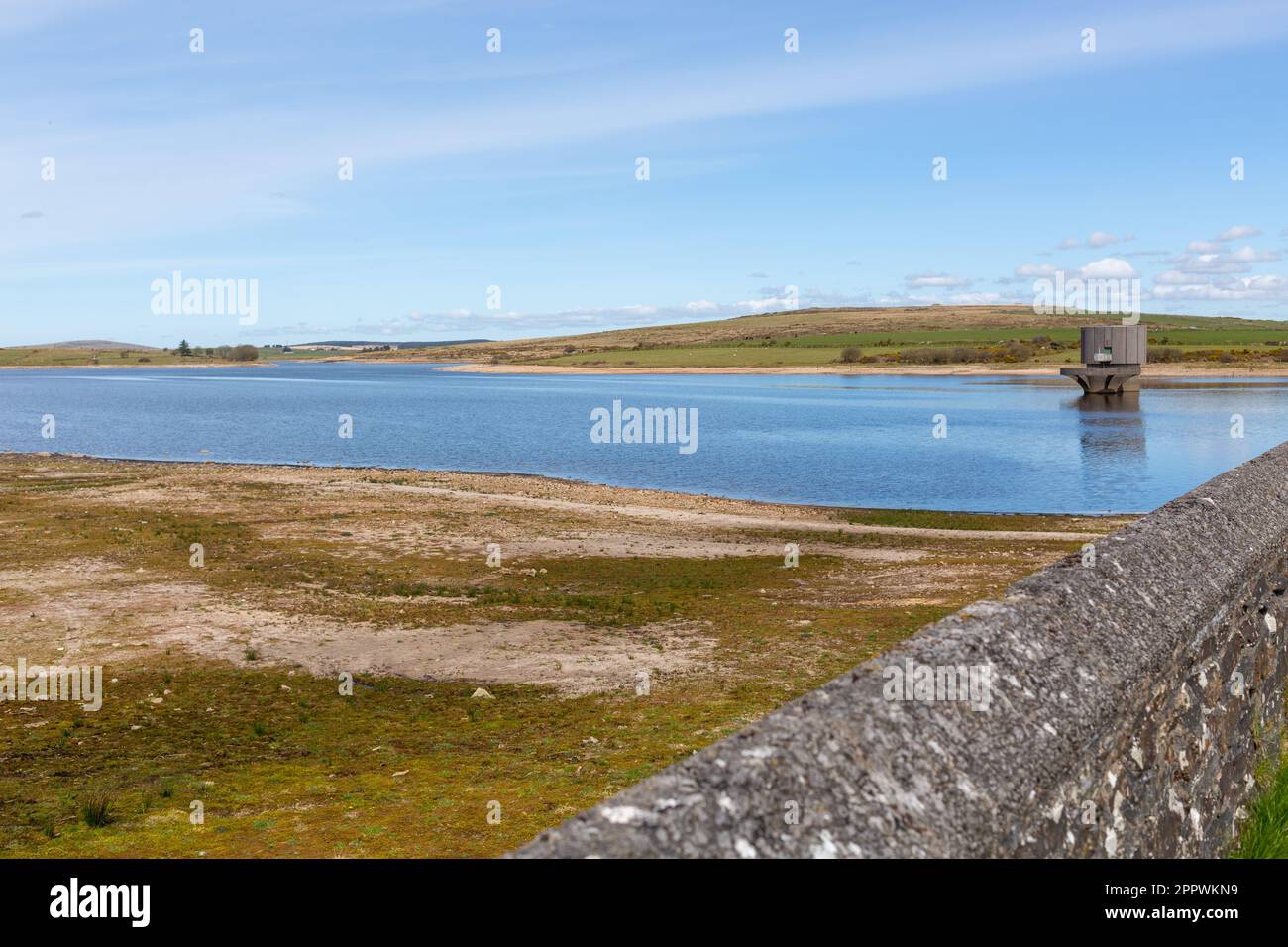 Colliford Lake and Dam, Bodmin Moor Cornwall Stock Photo - Alamy