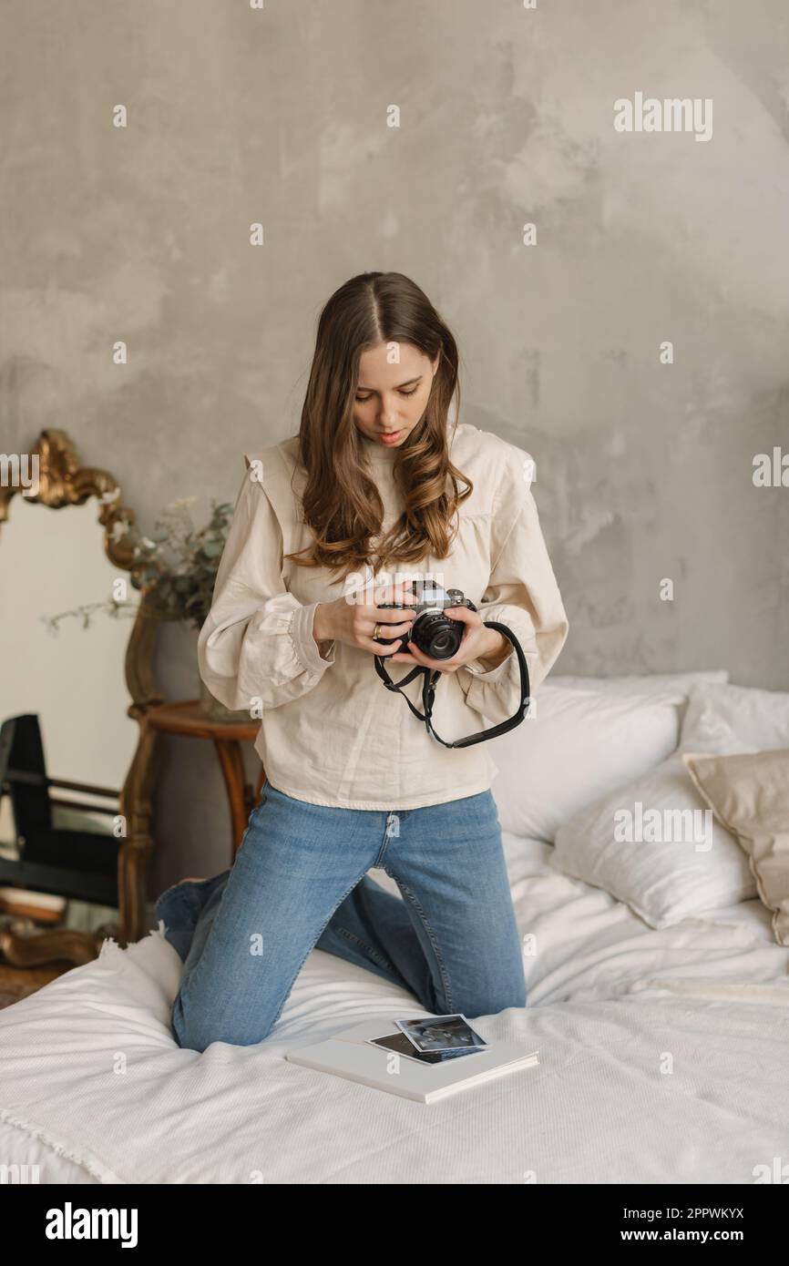 Kneeling by bed hi-res stock photography and images - Alamy