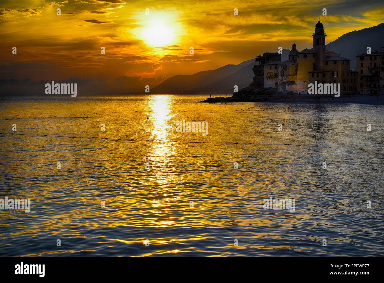 Coastal sunset backdrop hi-res stock photography and images - Alamy