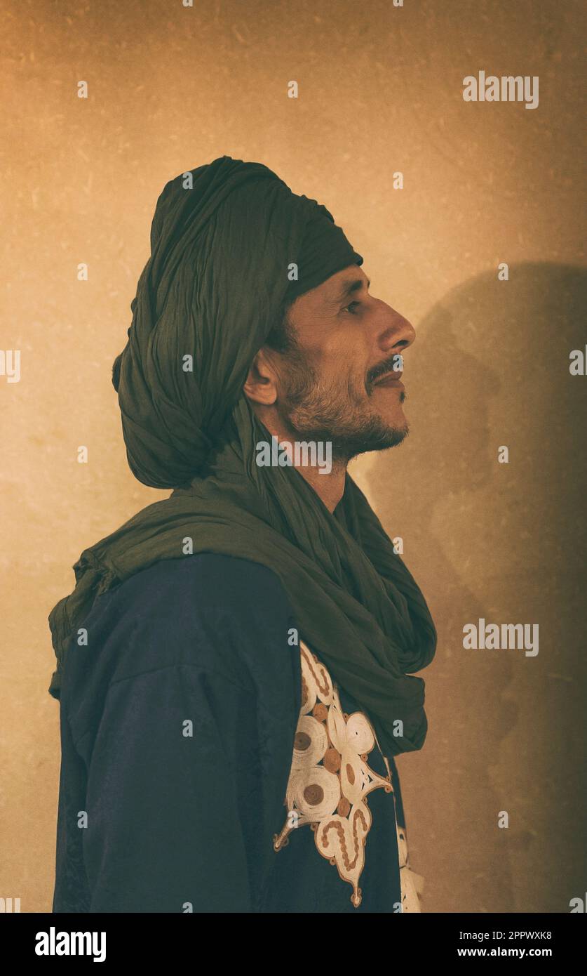 Green moroccan caftan hi-res stock photography and images - Alamy