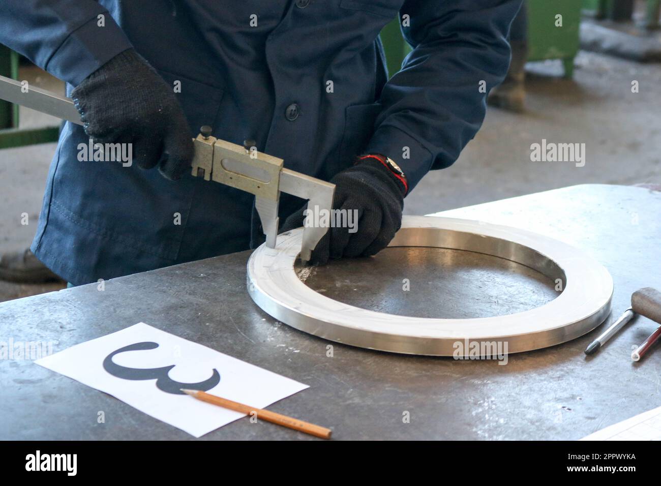 Flange worker hi-res stock photography and images - Alamy