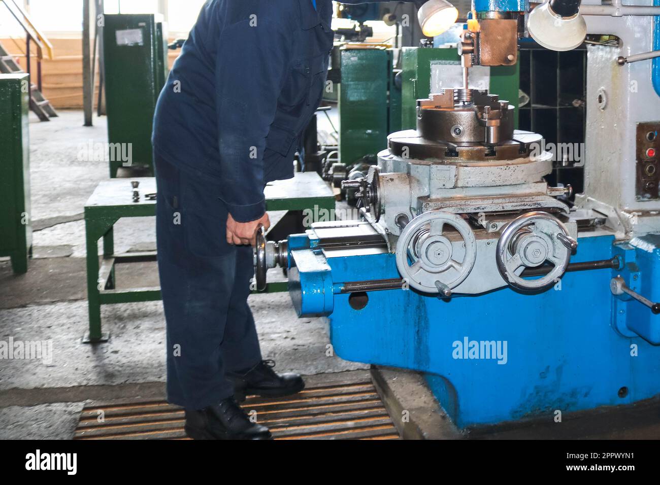 Large metal iron industrial turning and screw cutting machine for ...