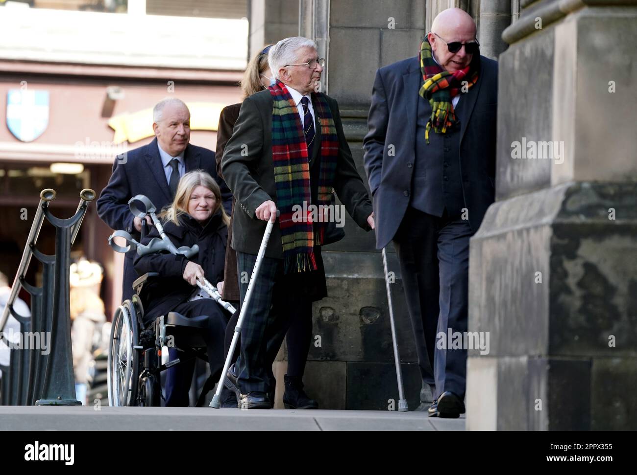 Mourners arrive ahead of a memorial service for former boxer Ken ...