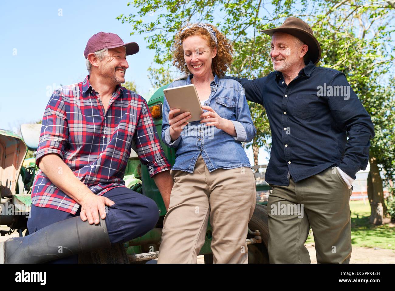 Teamwork on the farm hi-res stock photography and images - Alamy