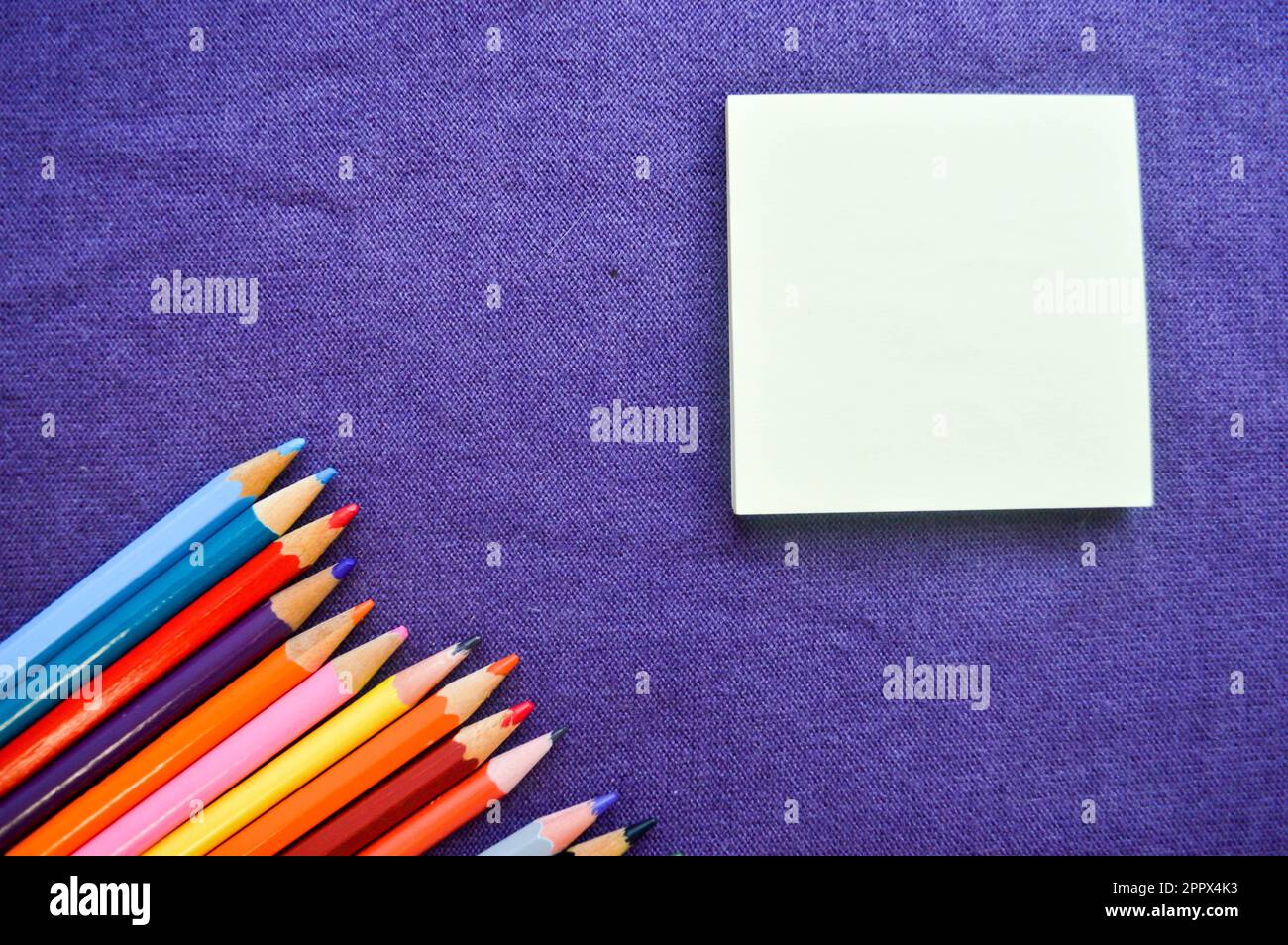 Hand piece of paper pen table hi-res stock photography and images - Alamy
