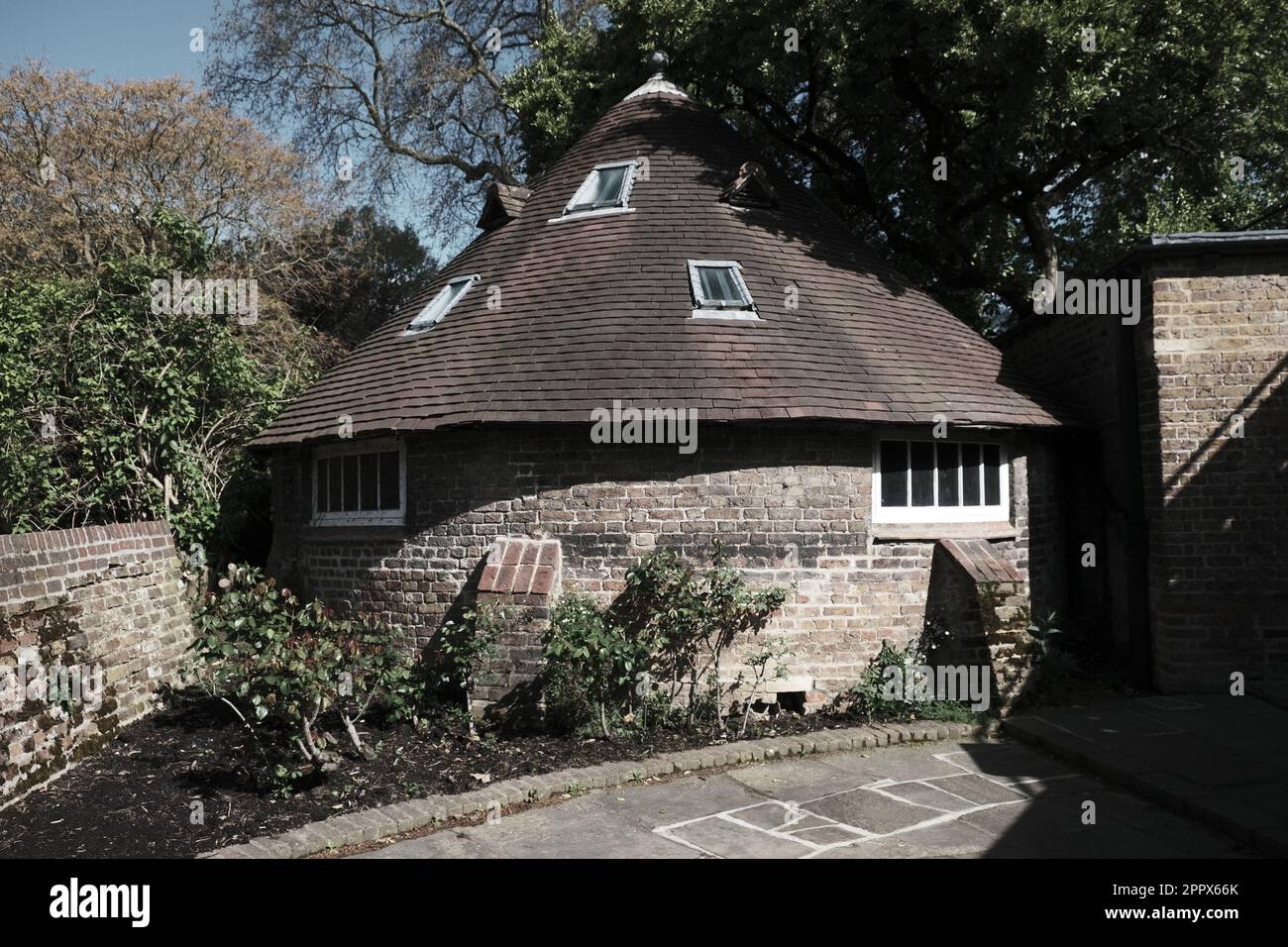 Ice house 18th century hi-res stock photography and images - Alamy
