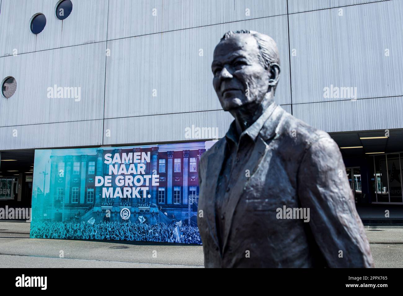 Human image 18th minute hi-res stock photography and images - Alamy