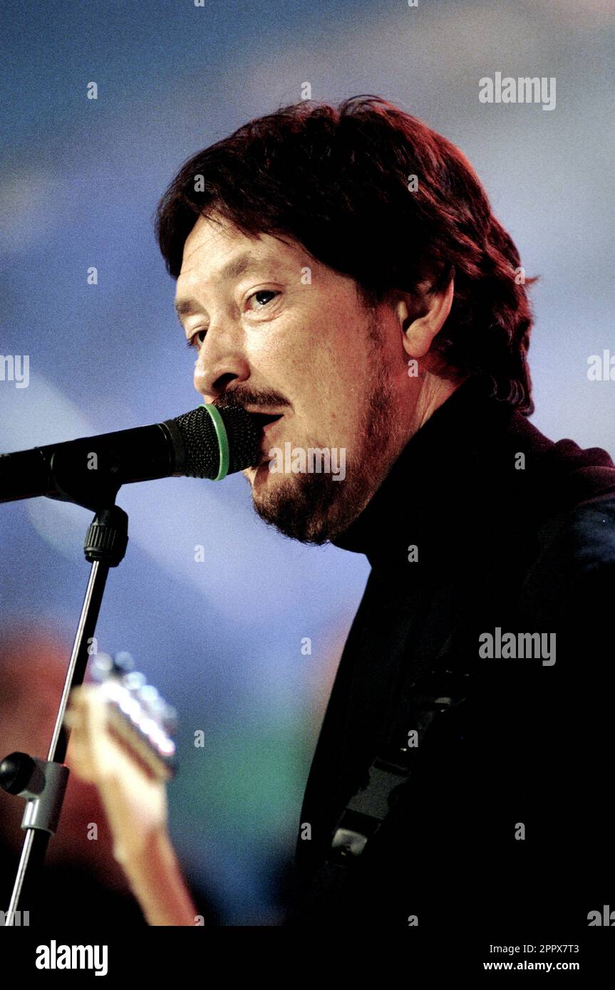 Milan Italy 1998-12-11: Chris Rea during the show on Canale 5 ...