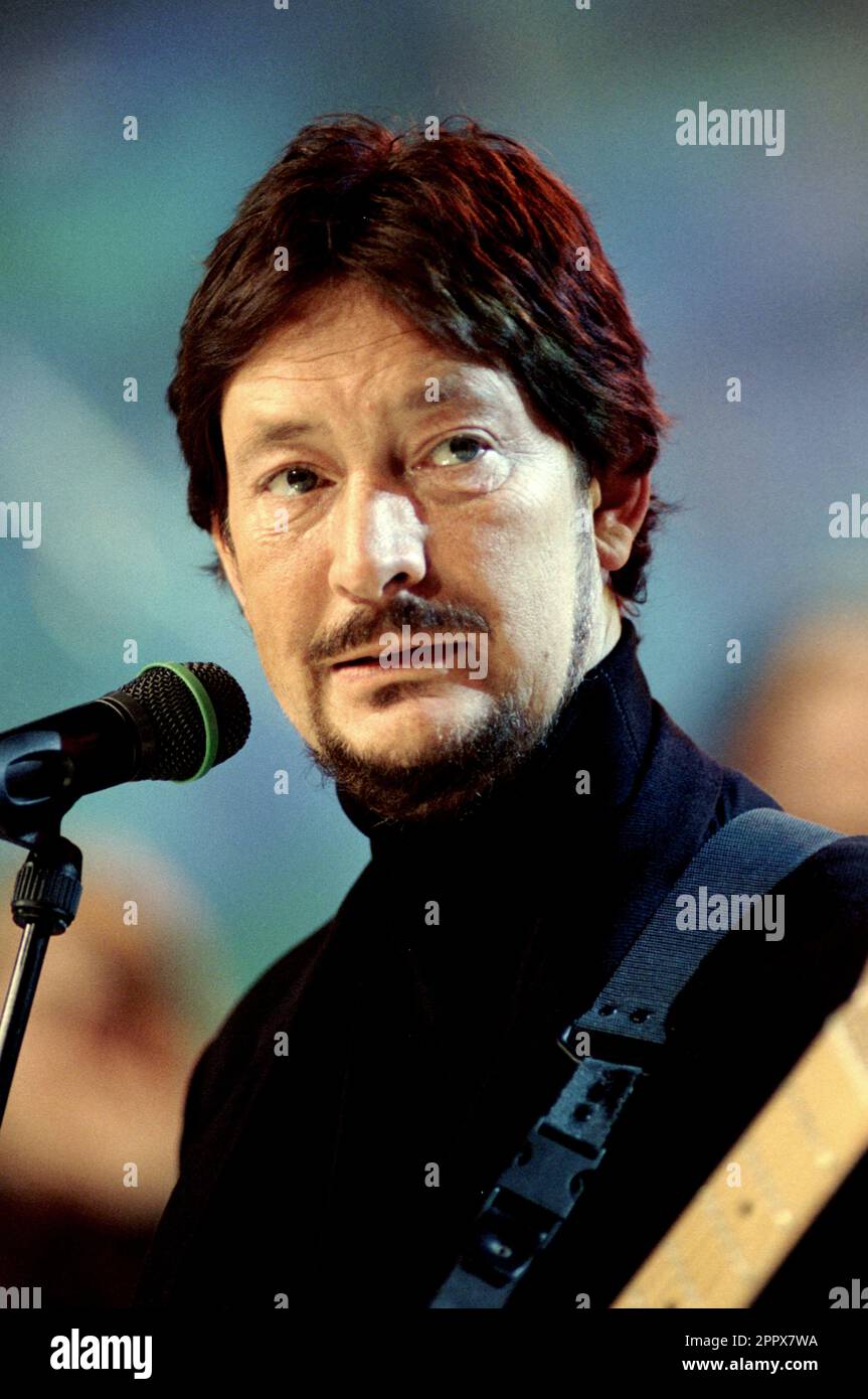 Milan Italy 1998-12-11: Chris Rea during the show on Canale 5 ...