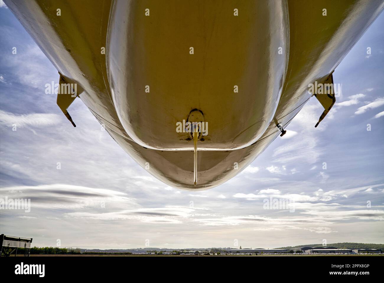 Avro Vulcan B2 Bomber airplane XM655, seemingly preparing to land ...