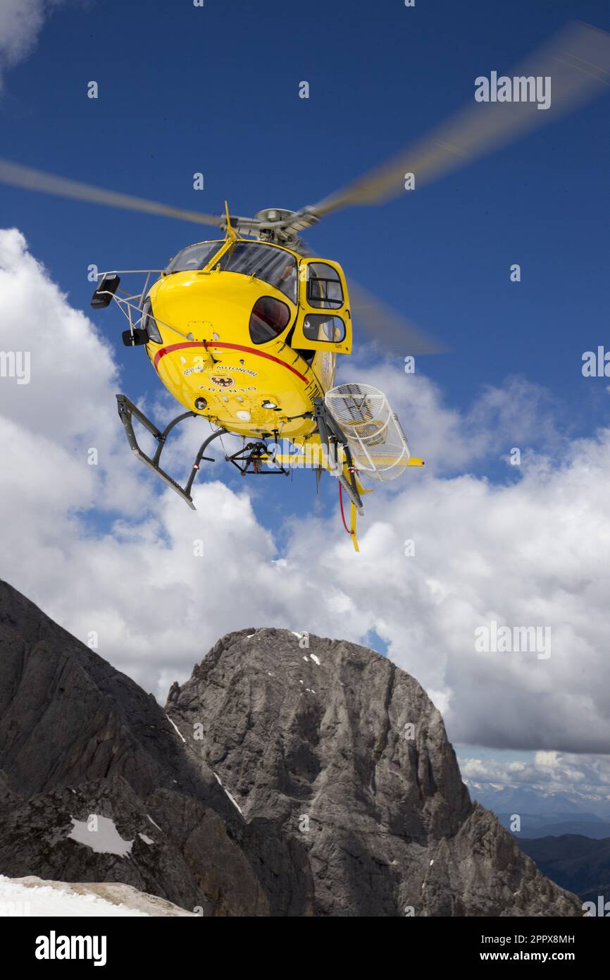 Vertical view emergency landing hi-res stock photography and images - Alamy