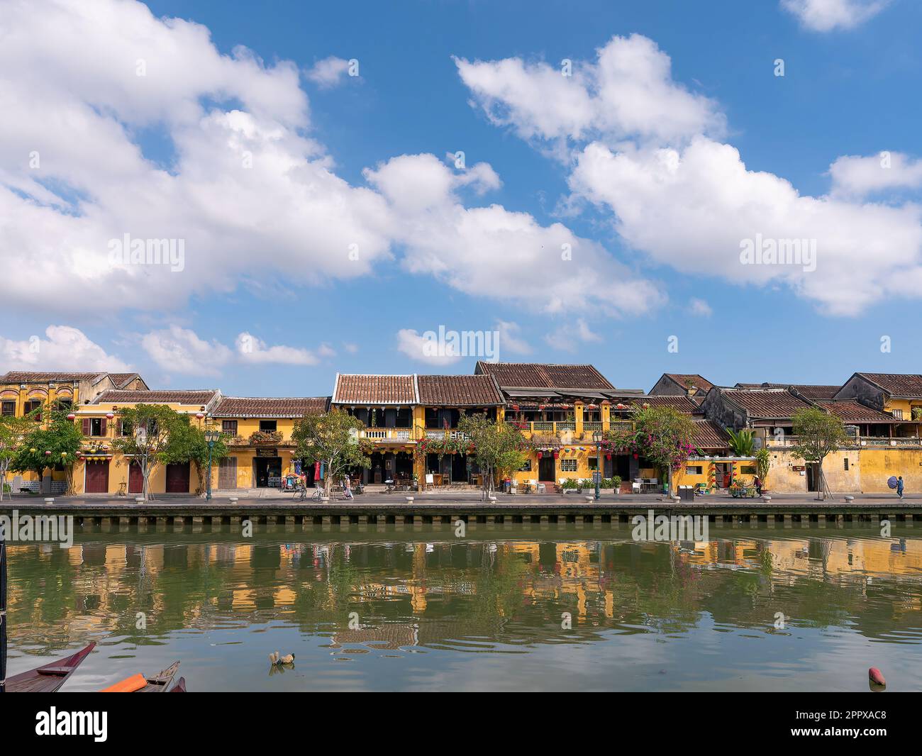 Vietnam hoi door traditional architecture hi-res stock photography and ...