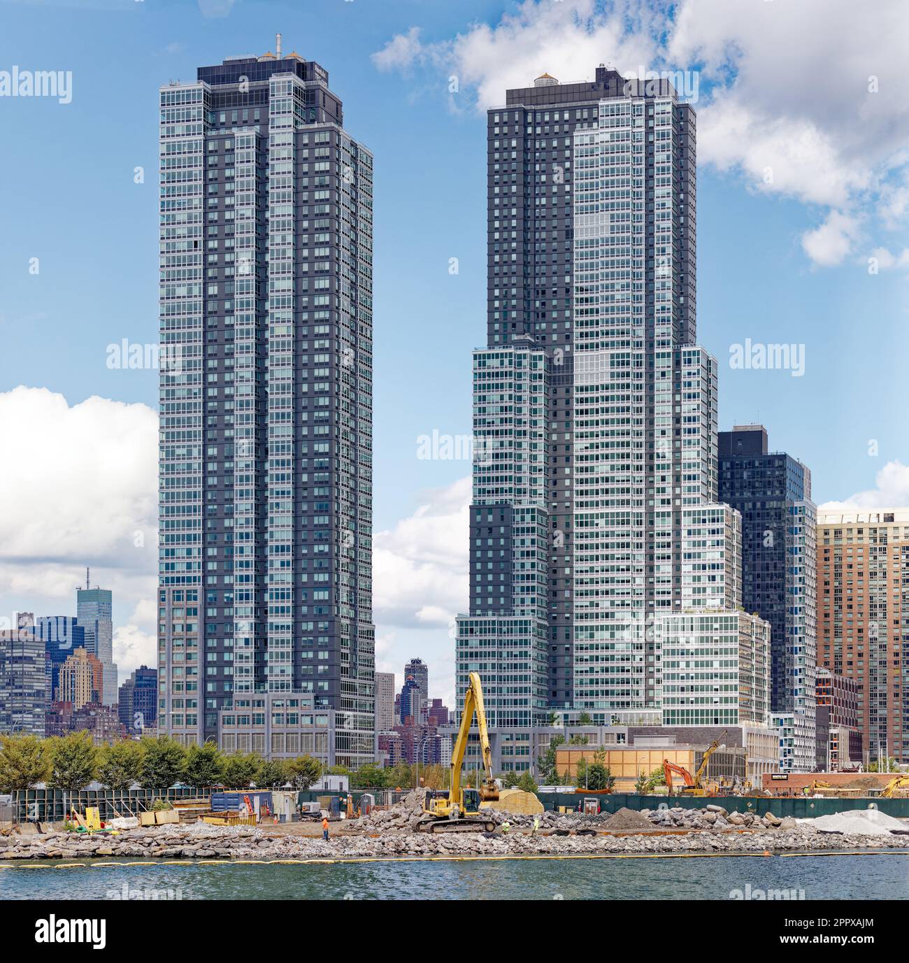 The two-tower Hunter’s Point South complex overlooking the East River ...