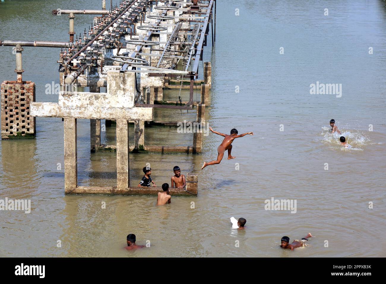 Dhaka, Dhaka, Bangladesh. 25th Apr, 2023. Children are seen bathing in the Lake of Chandrima ...