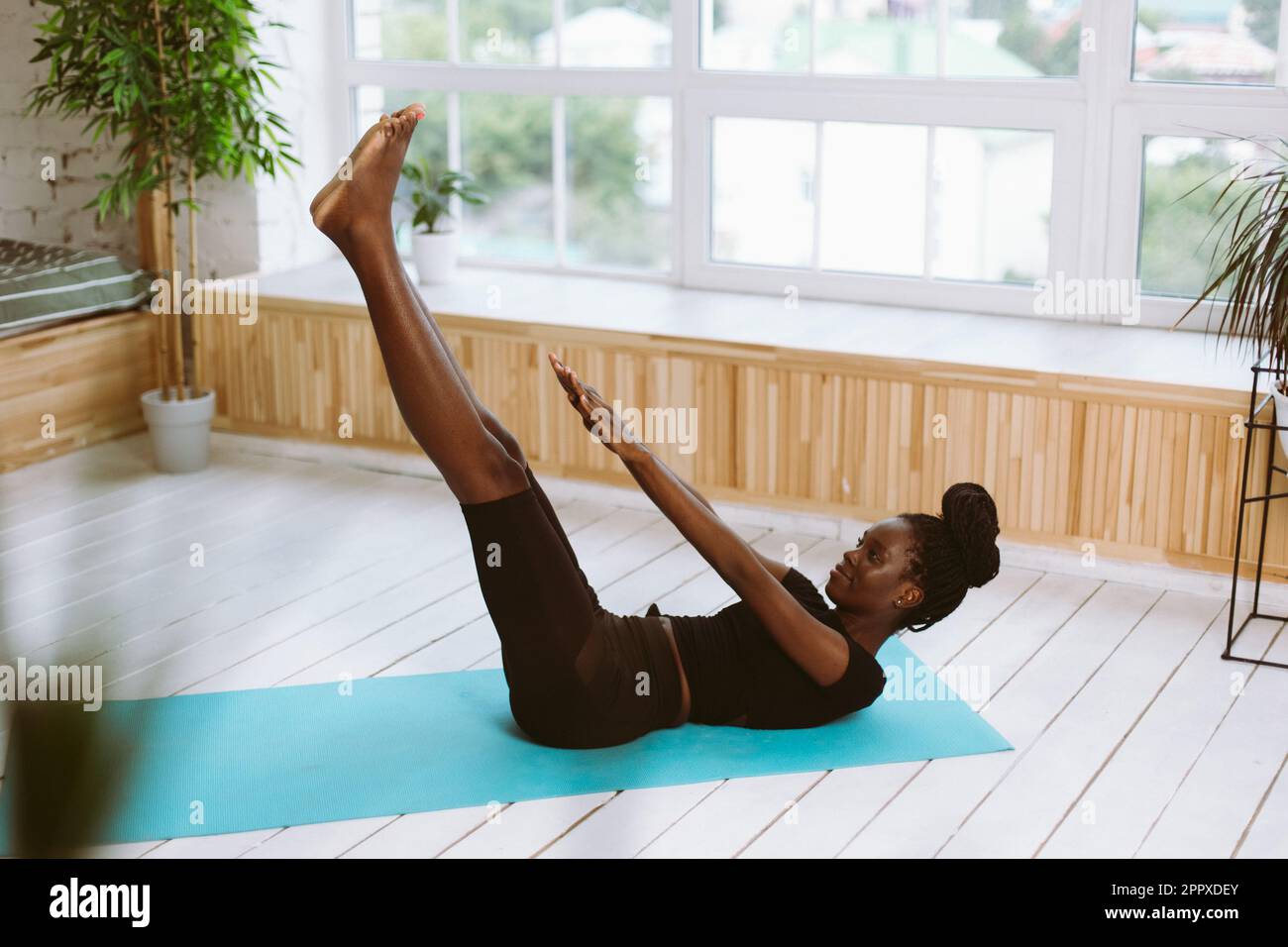 Back criss cross hi-res stock photography and images - Alamy