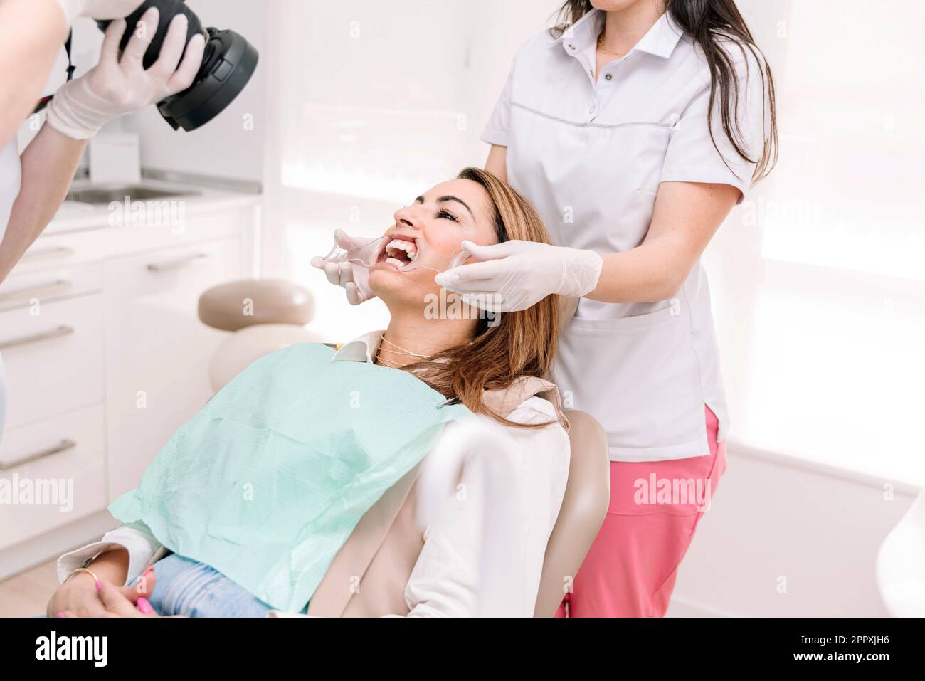 Dental nurse during treatment hi-res stock photography and images - Alamy