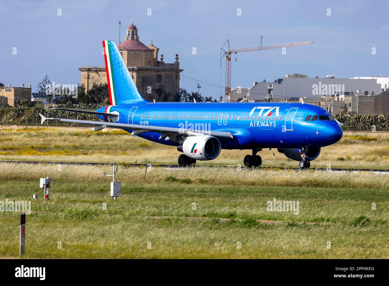 ITA Airways Airbus A320-216 (Reg.: EI-DTB) returning to Rome Fiumicino ...