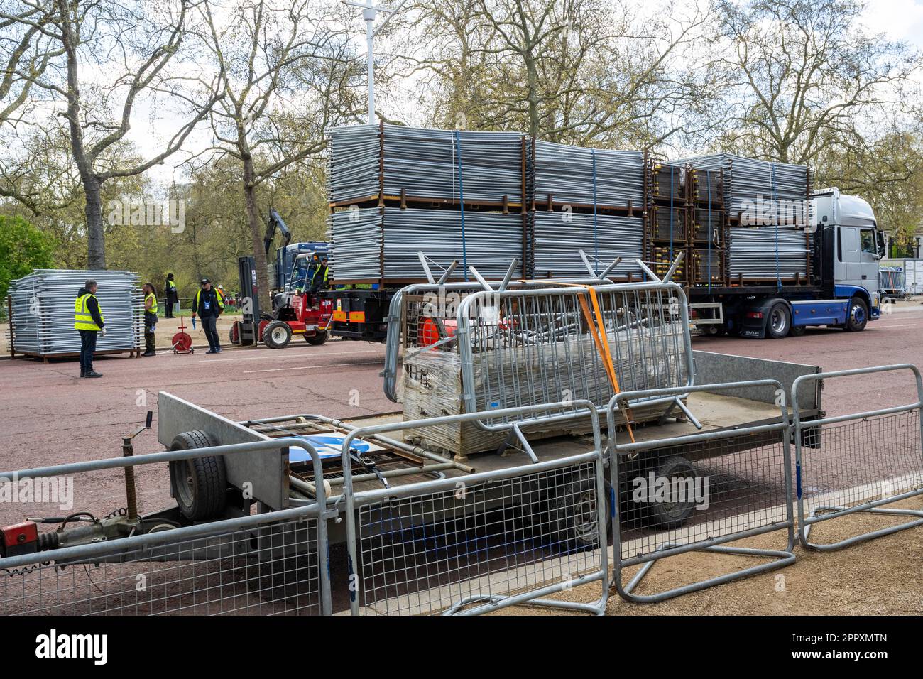 Mall barriers hi-res stock photography and images - Alamy