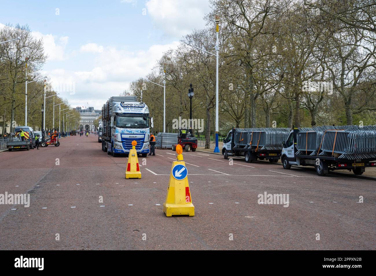 Mall barriers hi-res stock photography and images - Alamy