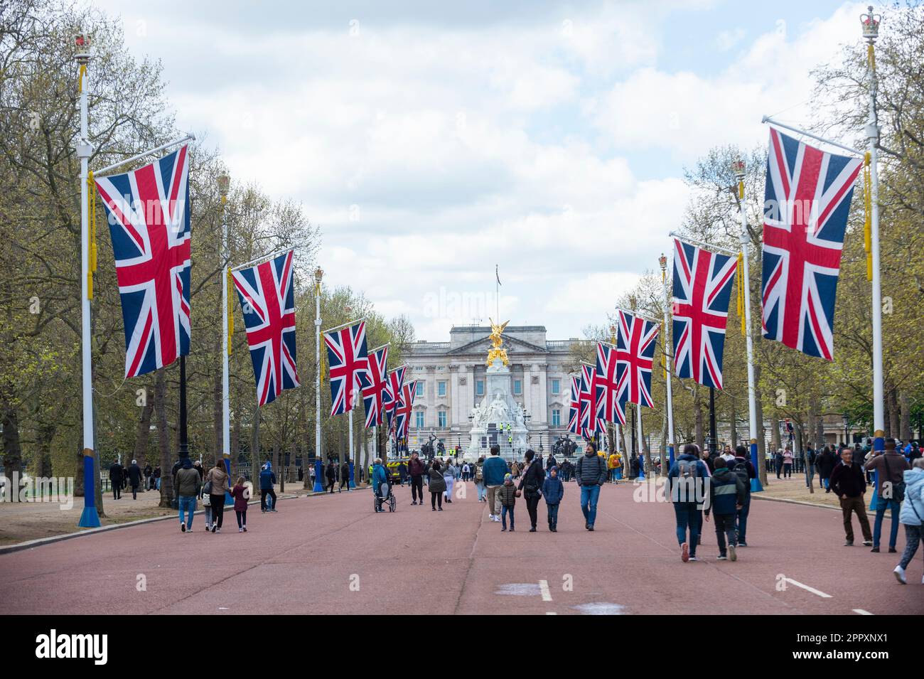 Buckingham palace flags mall 2023 april hi-res stock photography and ...