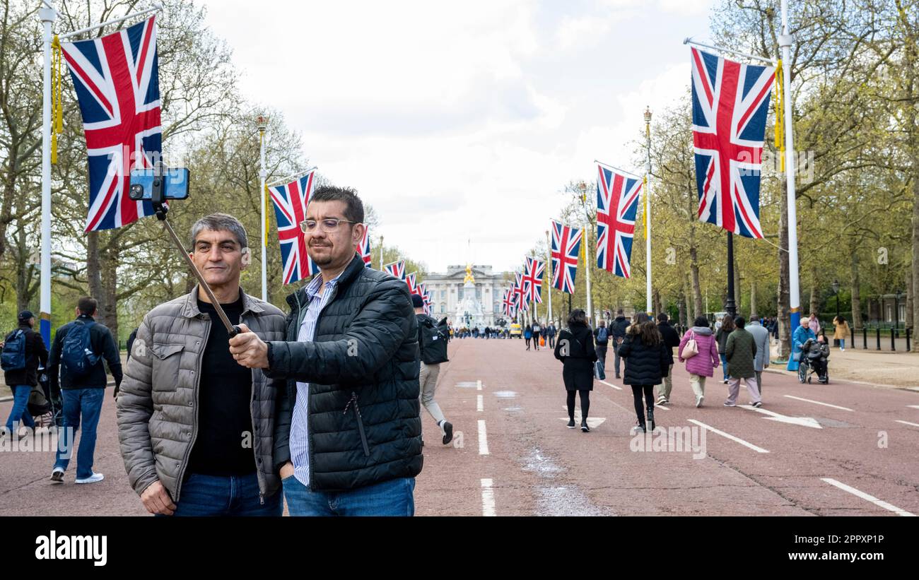 Buckingham palace flags mall 2023 april hi-res stock photography and ...