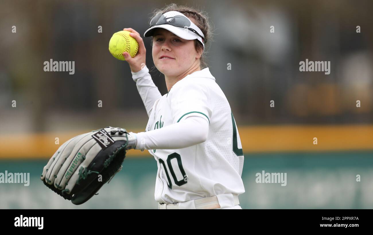 Portland State outfielder Neveah Smith (00) plays against Sacramento ...