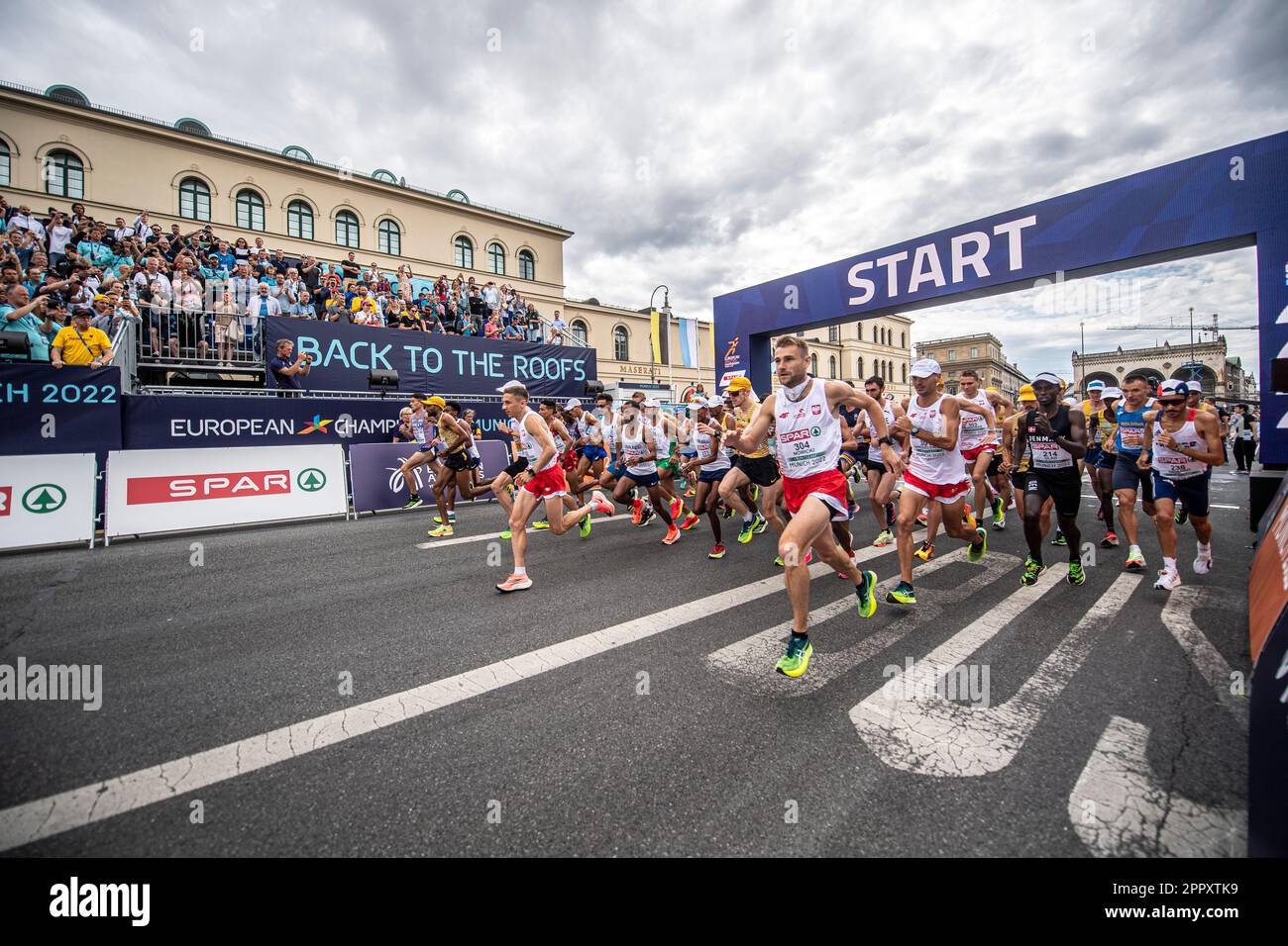 Start of the Men's Marathon of the European Athletics Championships in ...