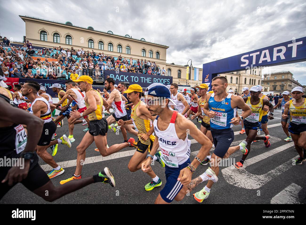 Start of the Men's Marathon of the European Athletics Championships in ...