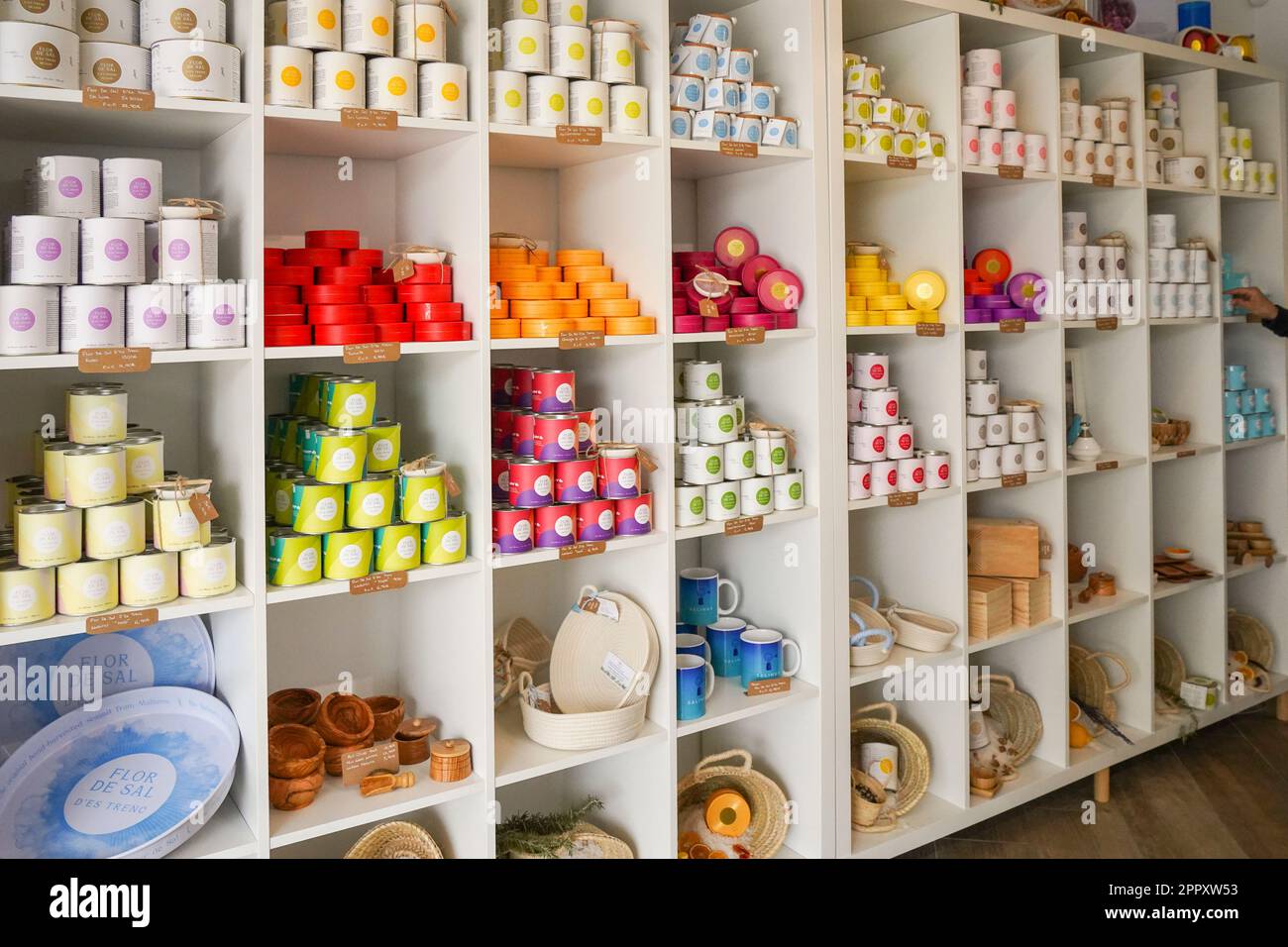 Shop in Alcudia selling sea salt, Sea salt flakes, Flor de Sal ...