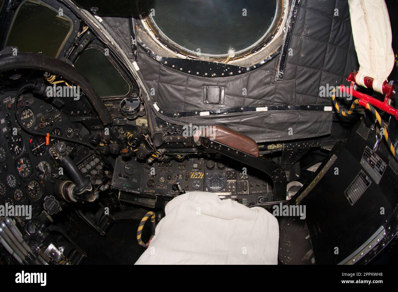 Pilots seat inside an Avro Vulcan B2 Stock Photo - Alamy