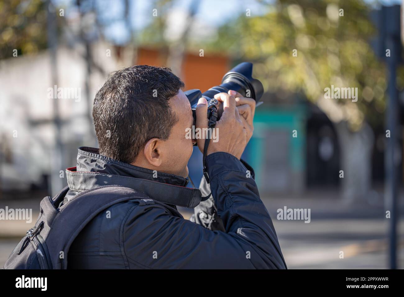 Seen from behind photographer hi-res stock photography and images - Alamy