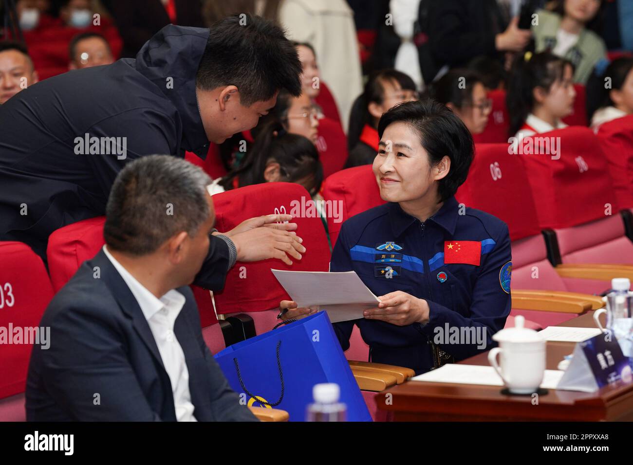 (230425) -- HEFEI, April 25, 2023 (Xinhua) -- Chinese astronaut Liu ...