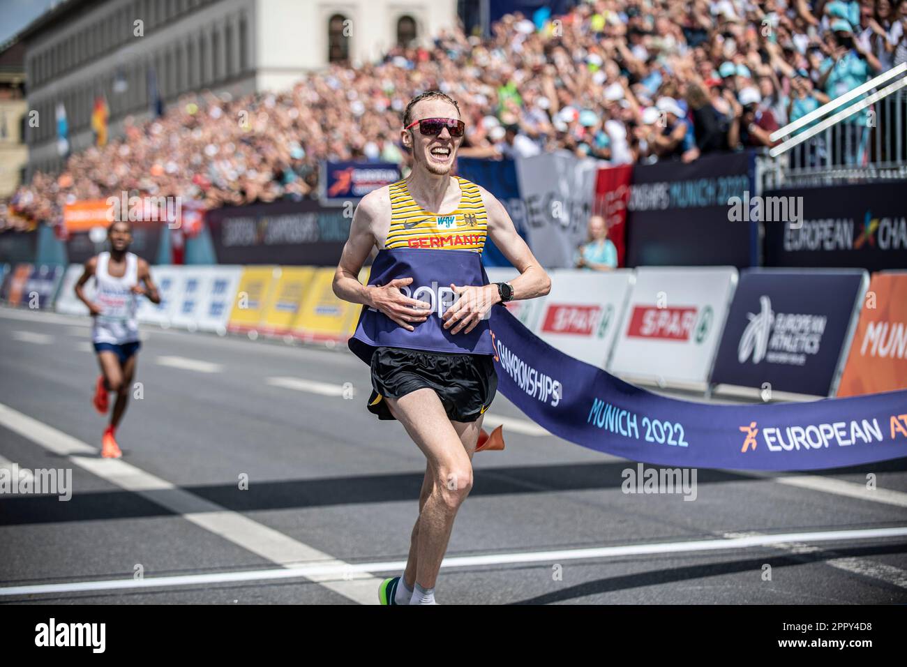 Richard Ringer winning the Marathon at the 2022 European Athletics ...