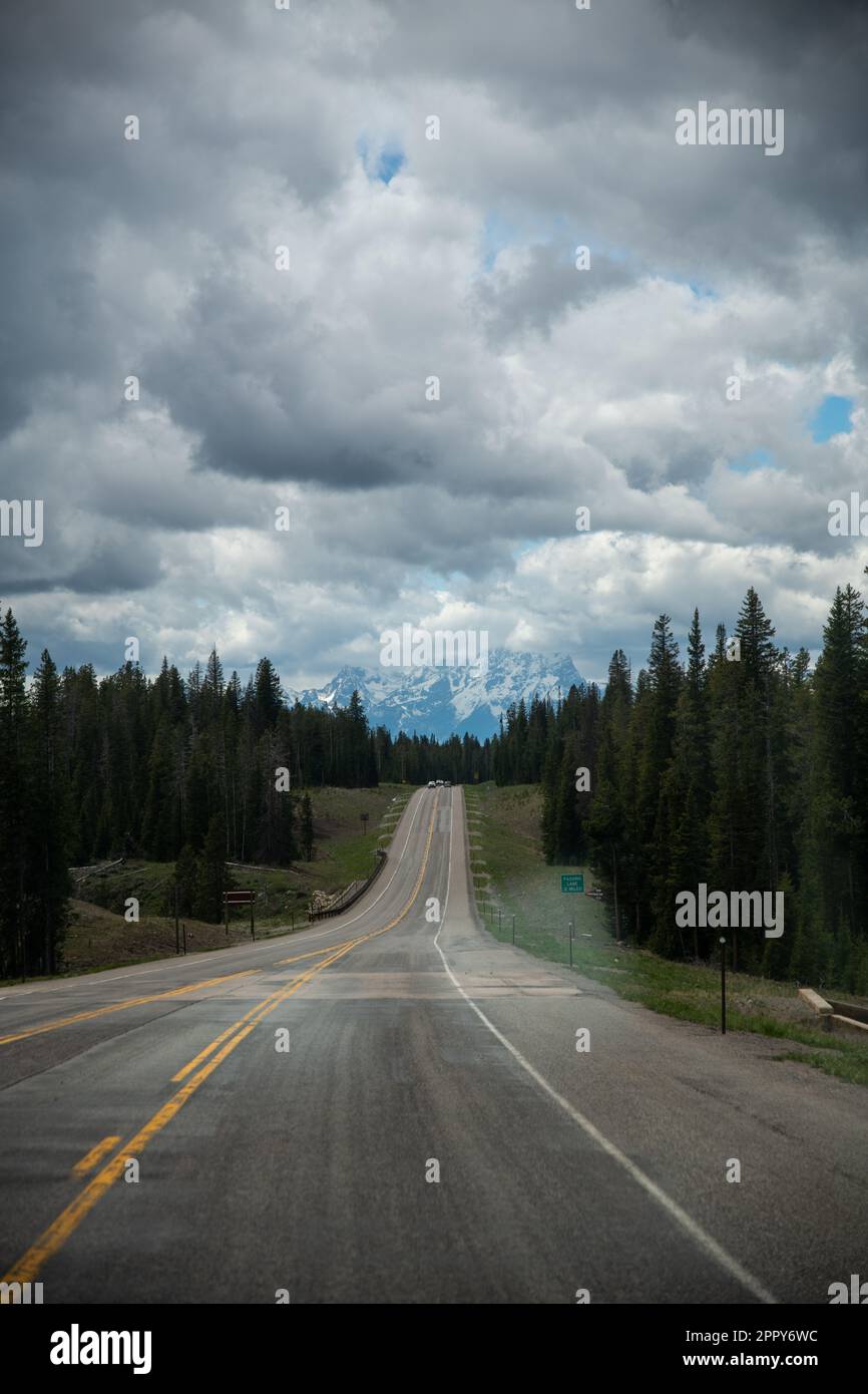 Straight up and down hi-res stock photography and images - Alamy