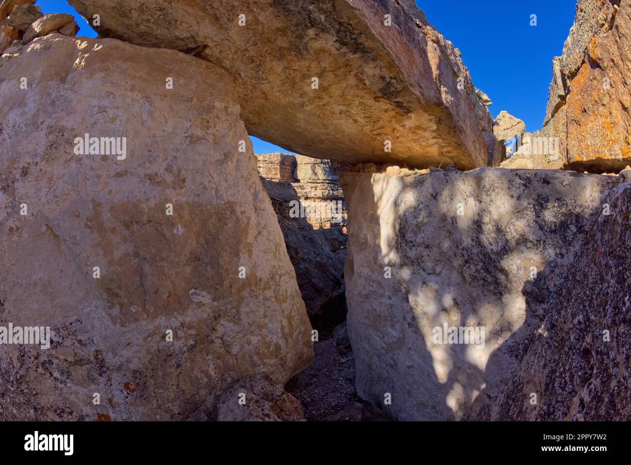 Crevice in the rock hi-res stock photography and images - Alamy