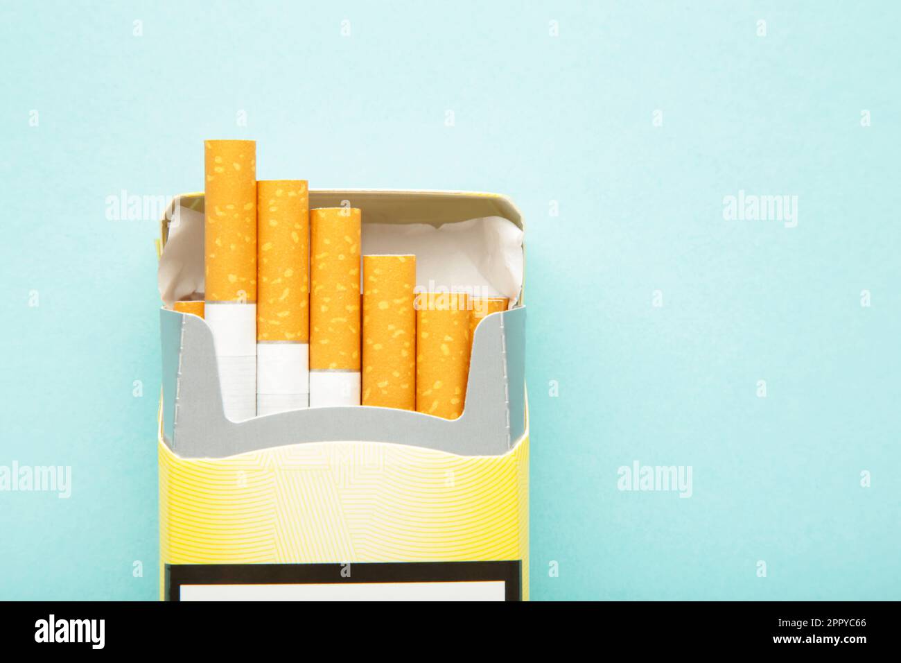 Cigarette pack box top view hi-res stock photography and images - Alamy