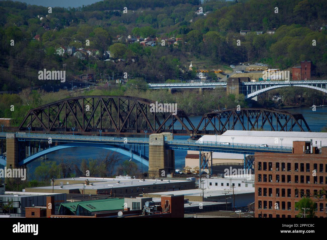 Bridgefront hi-res stock photography and images - Alamy