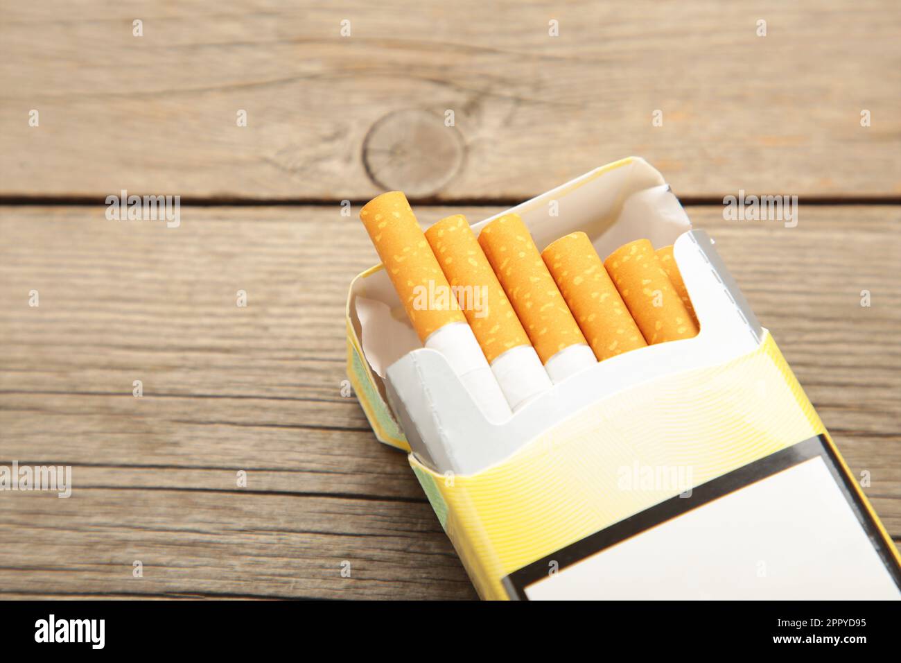 Cigarette pack box top view hi-res stock photography and images - Alamy