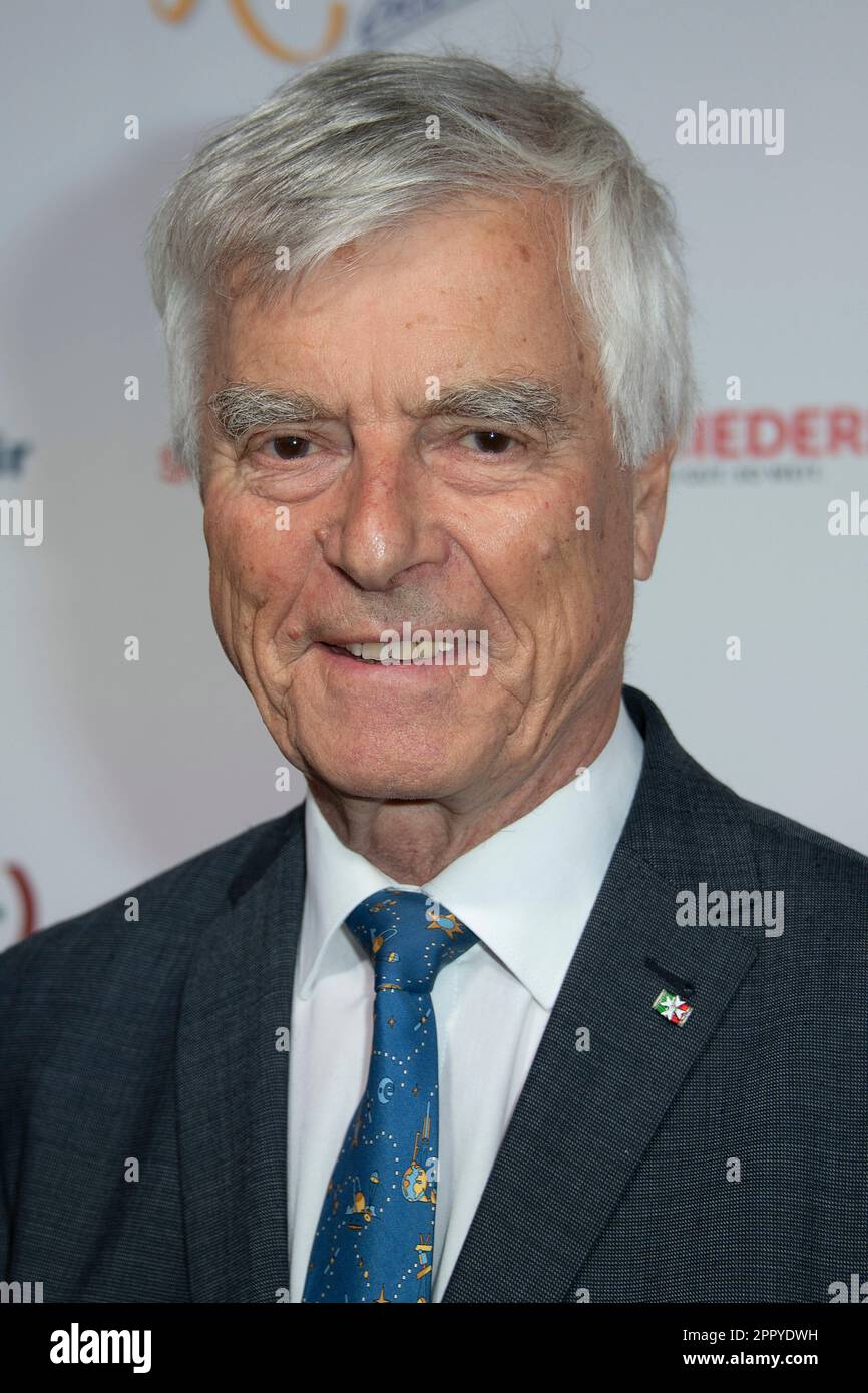 Sun cleartv hi-res stock photography and images - Alamy