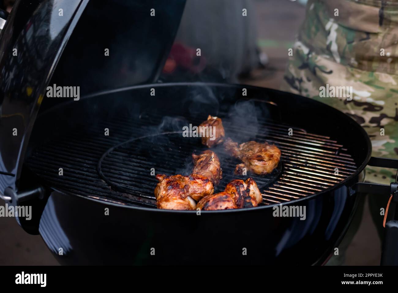 Preparing round frying pan cooking hi-res stock photography and images ...