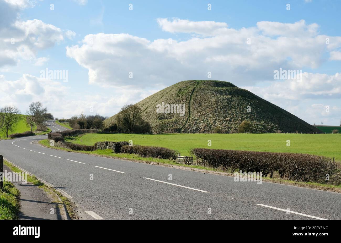 Silbury Hill, the largest stone age man made structure in Europe ...