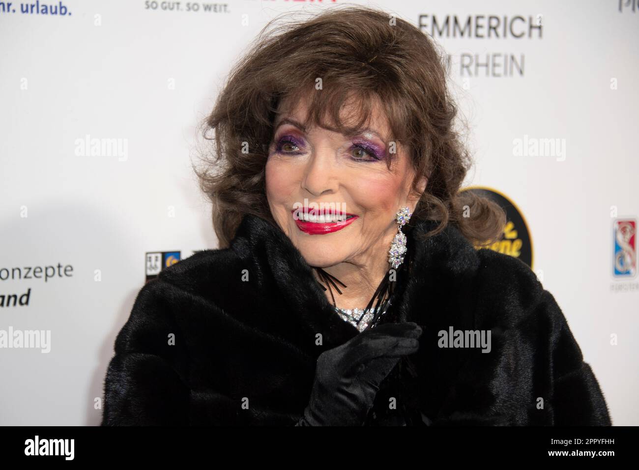 Calcar, Deutschland. 22nd Apr, 2023. Actress Dame Joan COLLINS, Red ... Calcar, Deutschland. 22nd Apr, 2023. Actress Dame Joan COLLINS, Red ...
