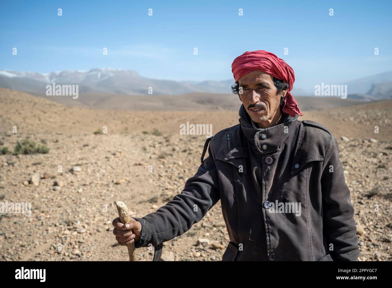 Portrait of a nomadic shepherd in the desert mountains around the Dades ...