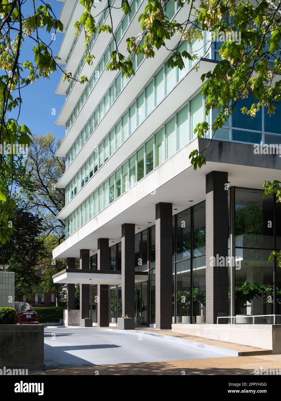 Building living investment tall hi-res stock photography and images - Alamy